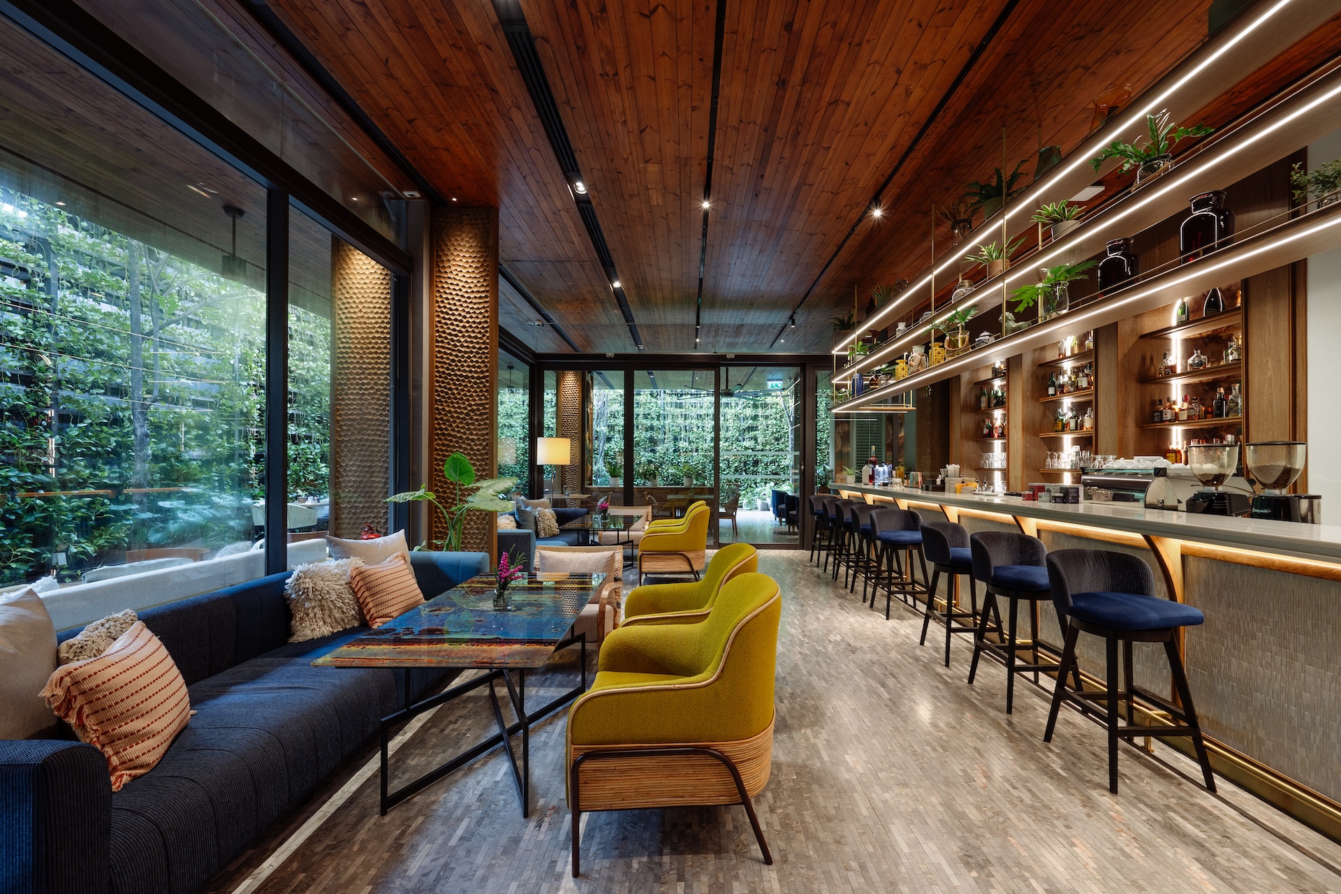 Services Ad Lib Hotel Ploenchit, Boutique Design Hotel in Bangkok.
